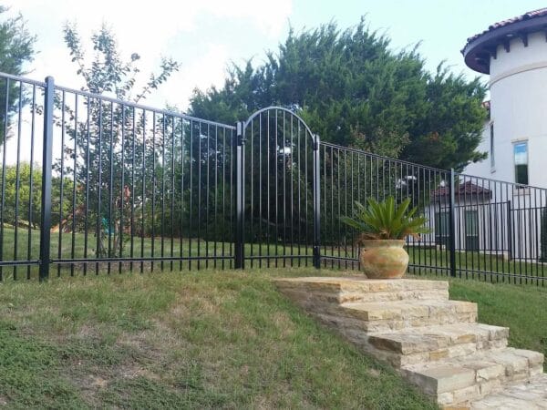 Custom Fence Gates in Austin • Sierra Fence